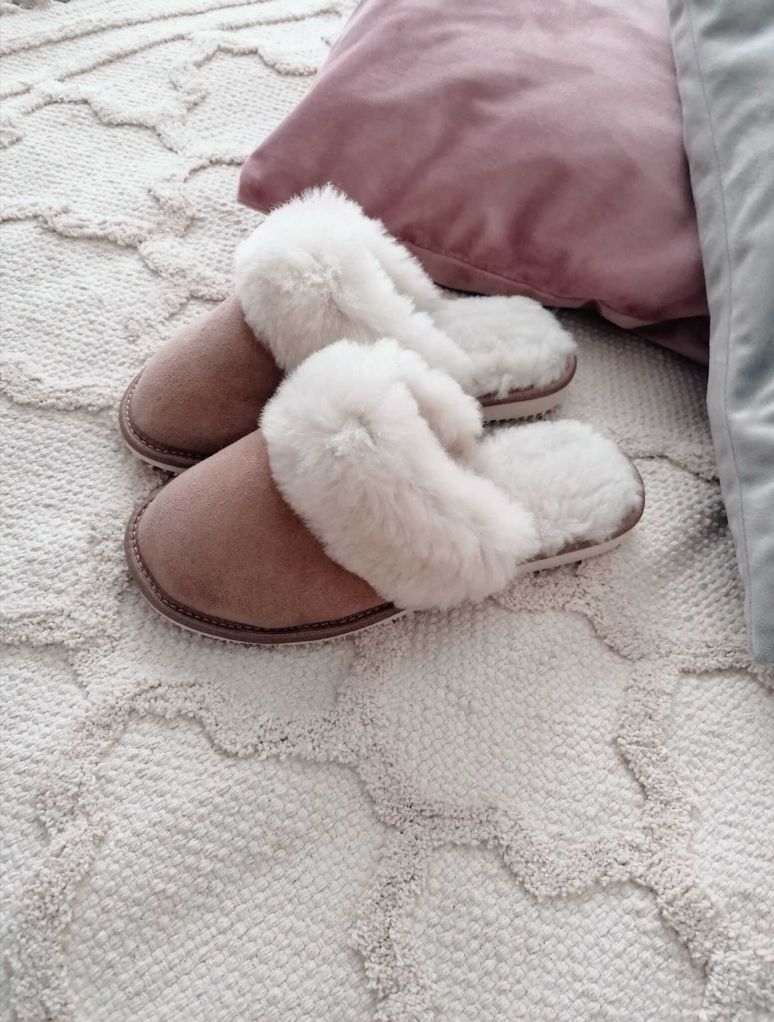 Cappuccino Sheepskin Slippers - HomieeStudio