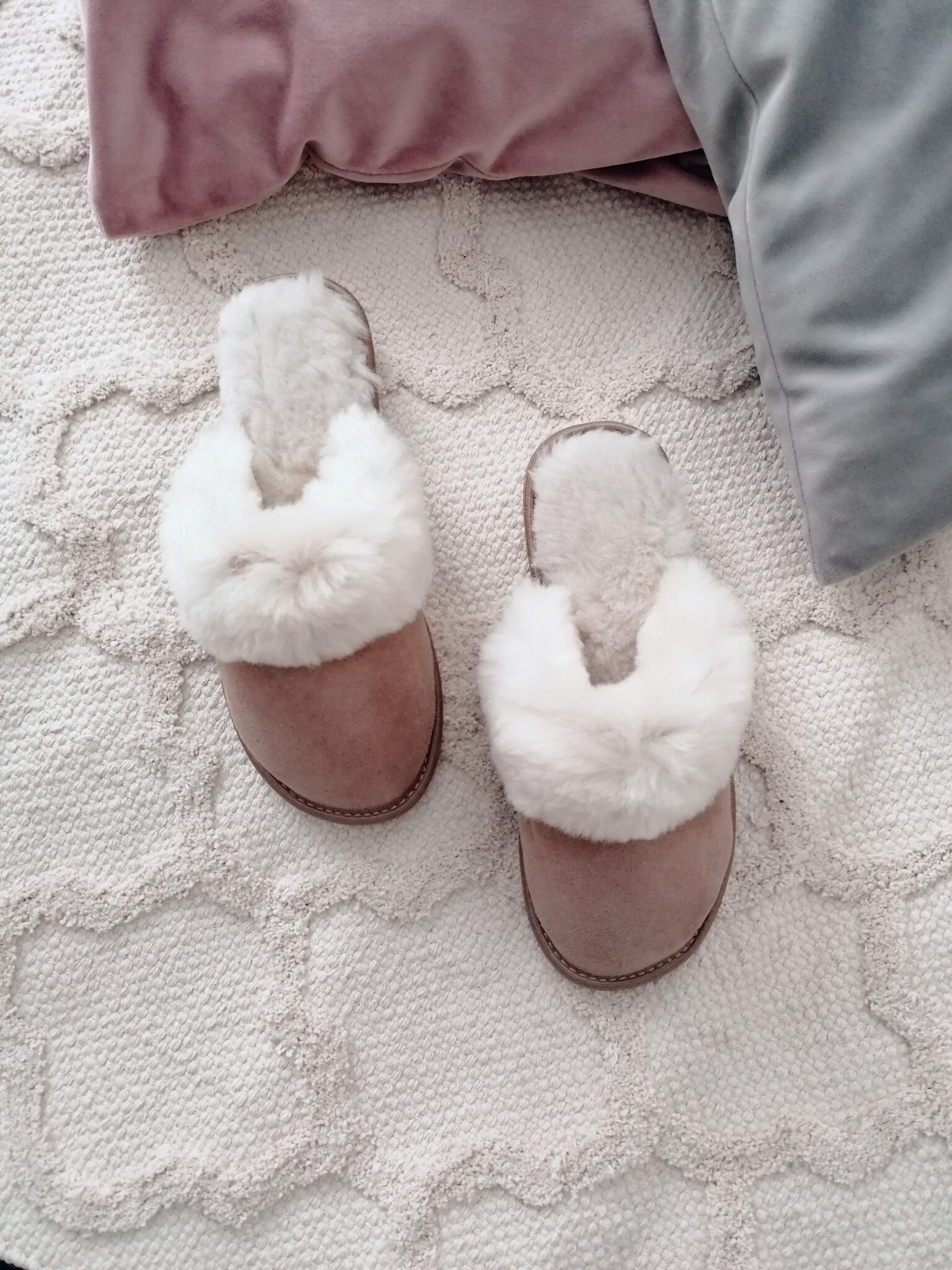 Cappuccino Sheepskin Slippers - HomieeStudio