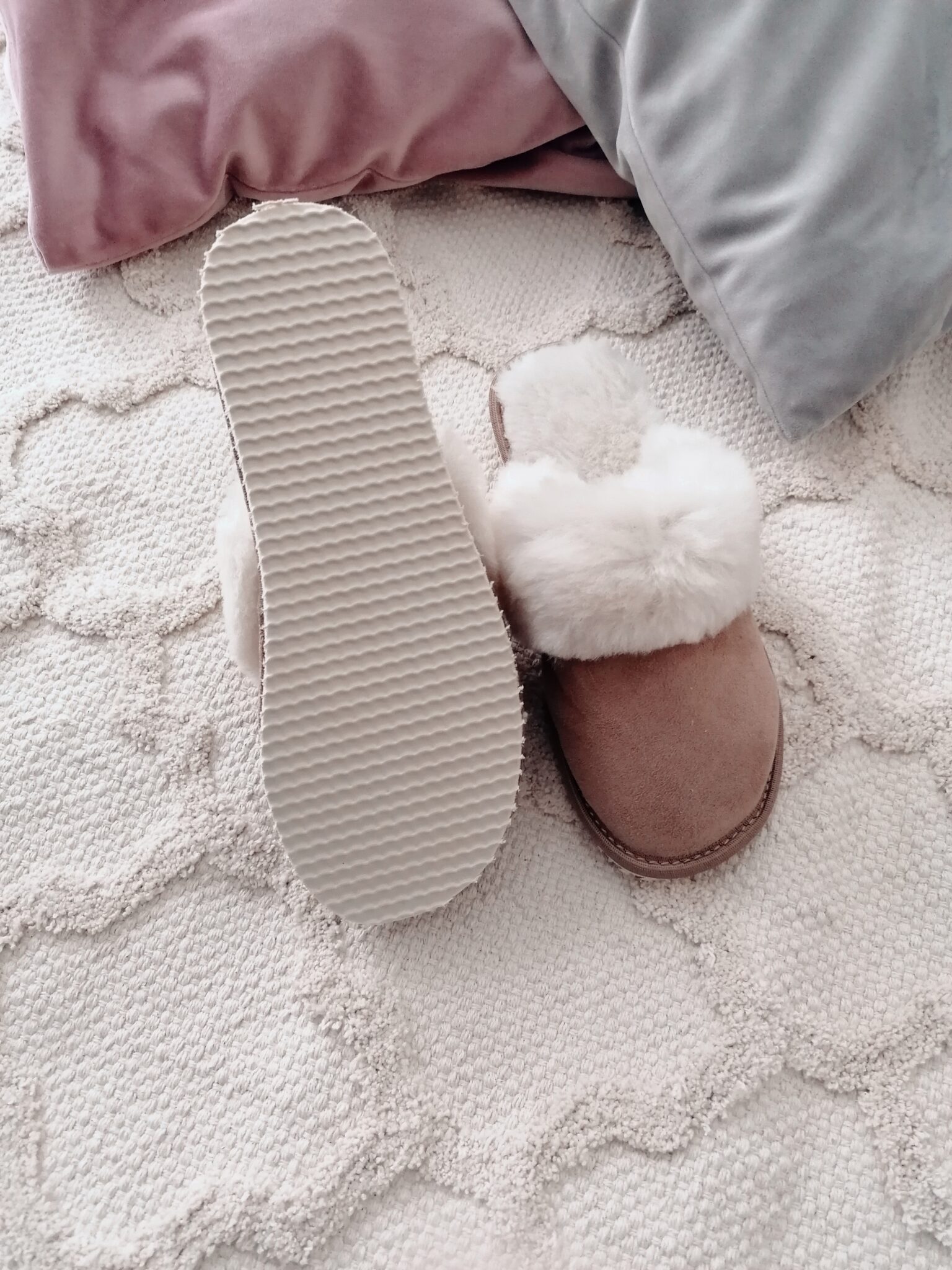 Cappuccino Sheepskin Slippers - HomieeStudio